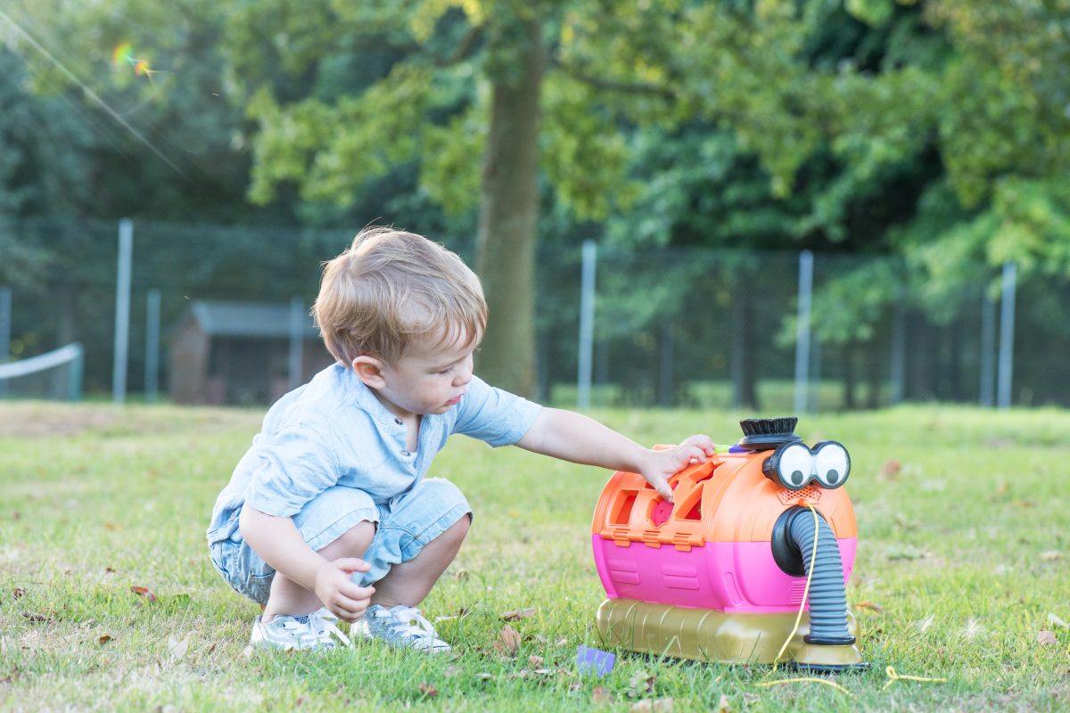 TELETUBBIES PULL AND PLAY NOO NOO TOY - Keep Up With The Jones Family
