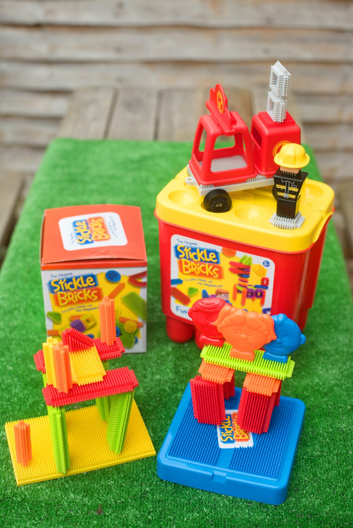 STICKLE BRICKS [TEST DRIVE TUESDAY] - Keep Up With The Jones Family