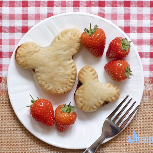 Strawberry Mickey Mouse Pies - Keep Up With The Jones Family